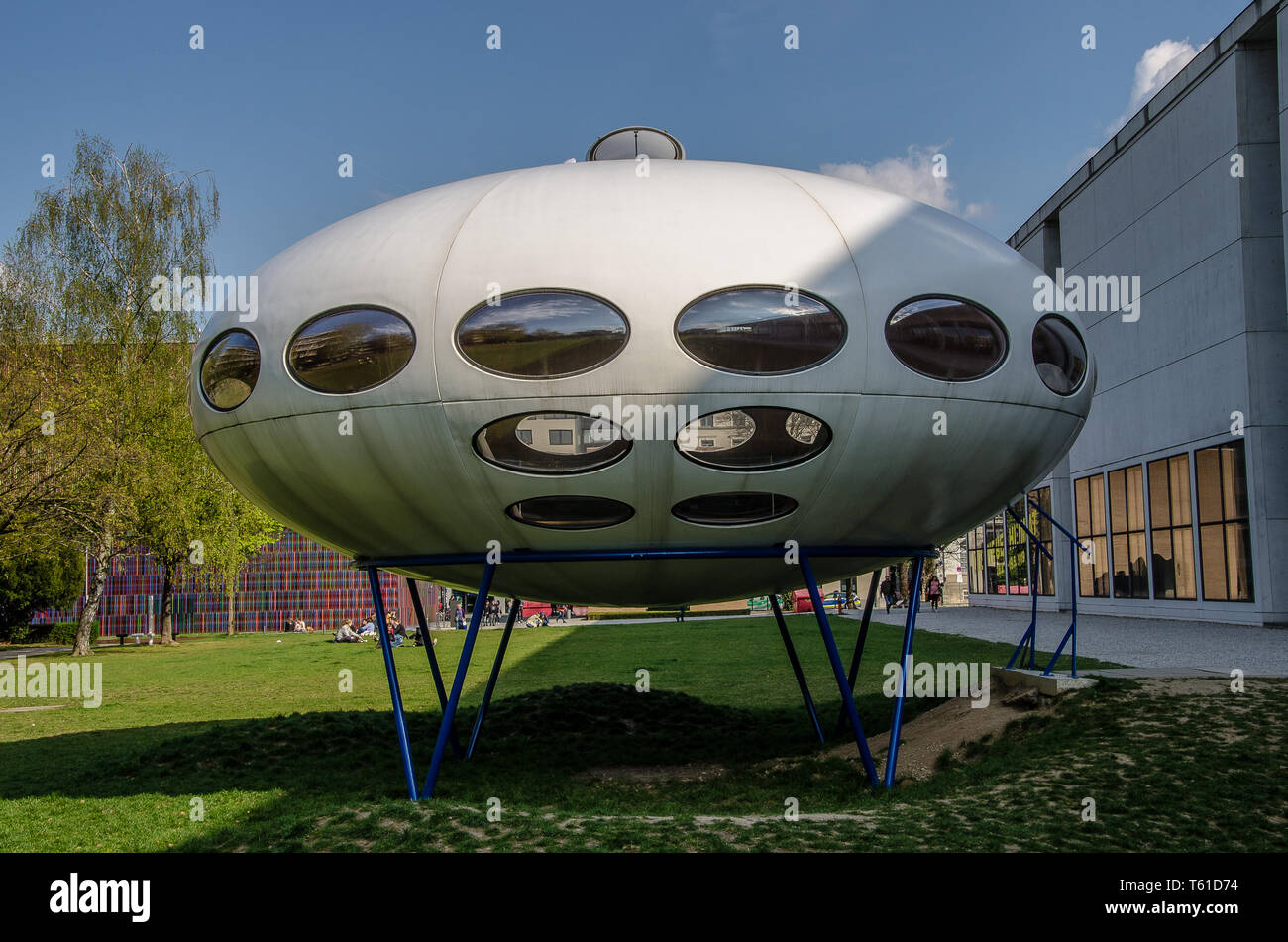Le Futuro House ressemble plus à un vaisseau spatial extraterrestre d ...