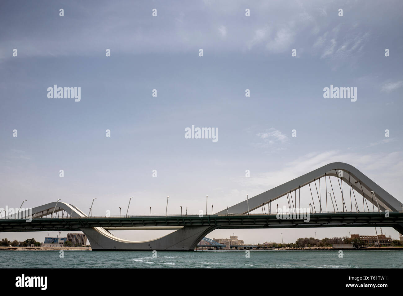 Cheikh zayed bridge sur abu dhabi Banque de photographies et d’images à ...