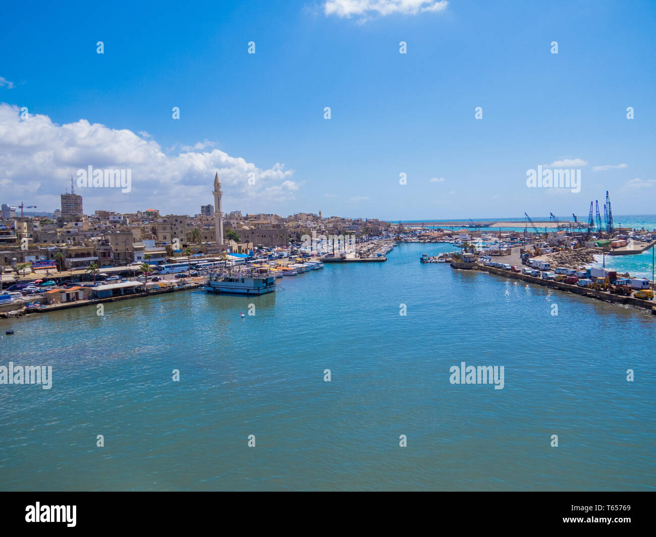 Saïda, Liban - Mai 21, 2017 : vue sur le port par le Sidon Château de ...