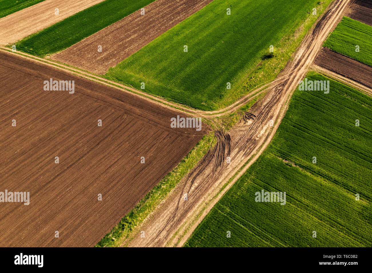 Jour De La Route De Terre Banque d'image et photos - Alamy