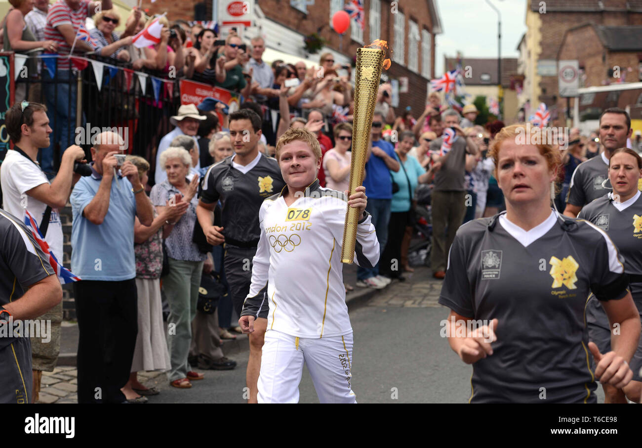 Porteur de la flamme olympique Banque de photographies et d’images à ...
