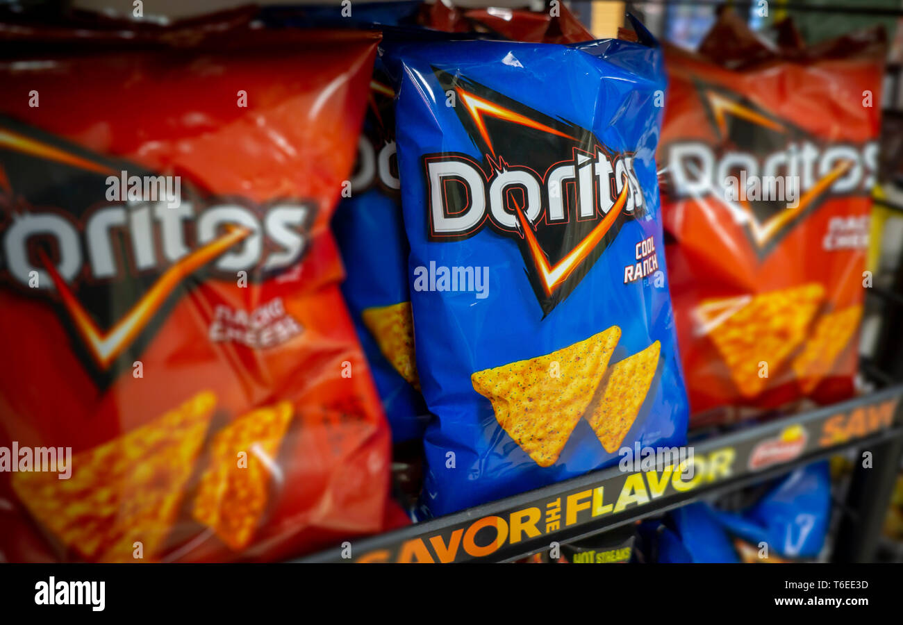 Lays chips display Banque de photographies et d’images à haute ...