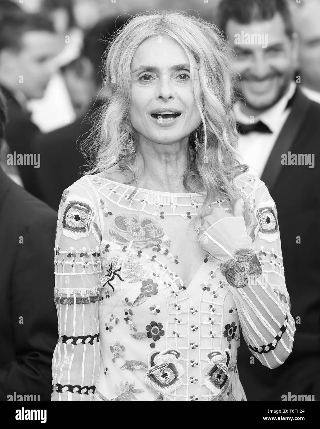 Maryam dabo james bond Banque d'images noir et blanc - Alamy