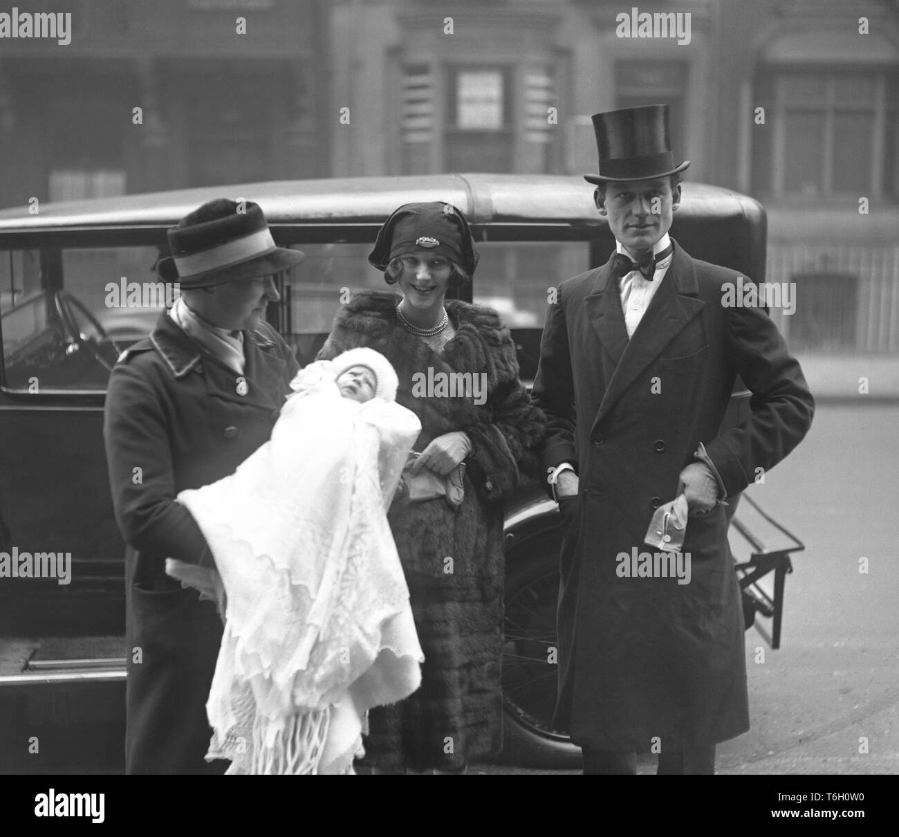 Lord et Lady Glenconner venant avec leur fils, Colin Tennant, pour le ...