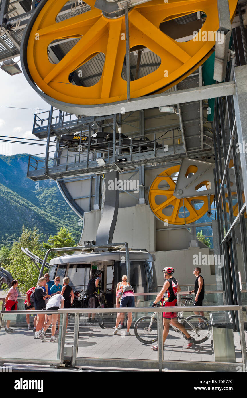 Funivia Malcesine - Monte Baldo (da 100 metri) : un 1760 apprestano si ...