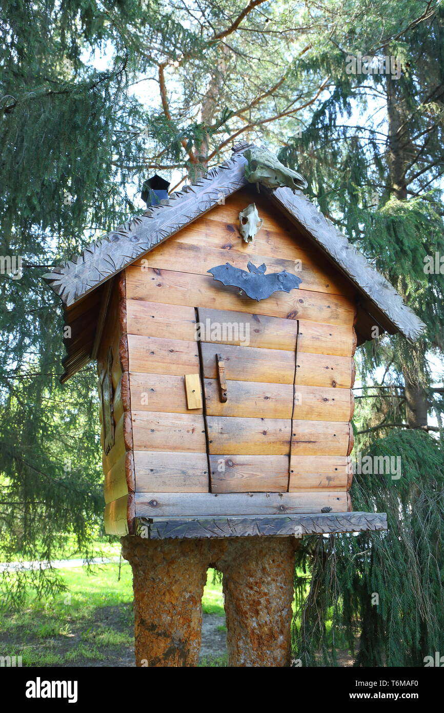 Cabane sur des cuisses de poulet Banque de photographies et d’images à ...