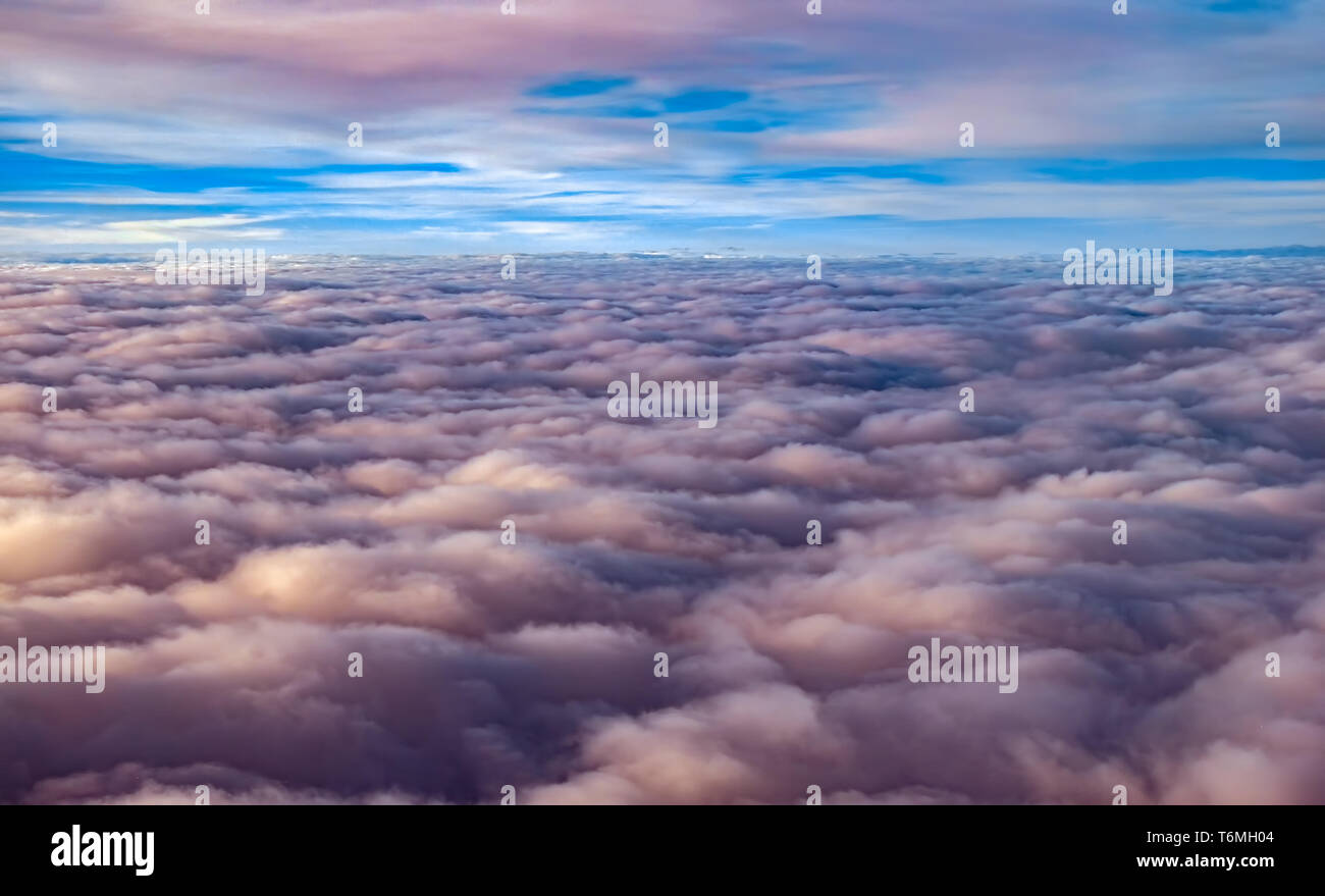 Mer de nuages sur la terre Banque de photographies et d’images à haute ...
