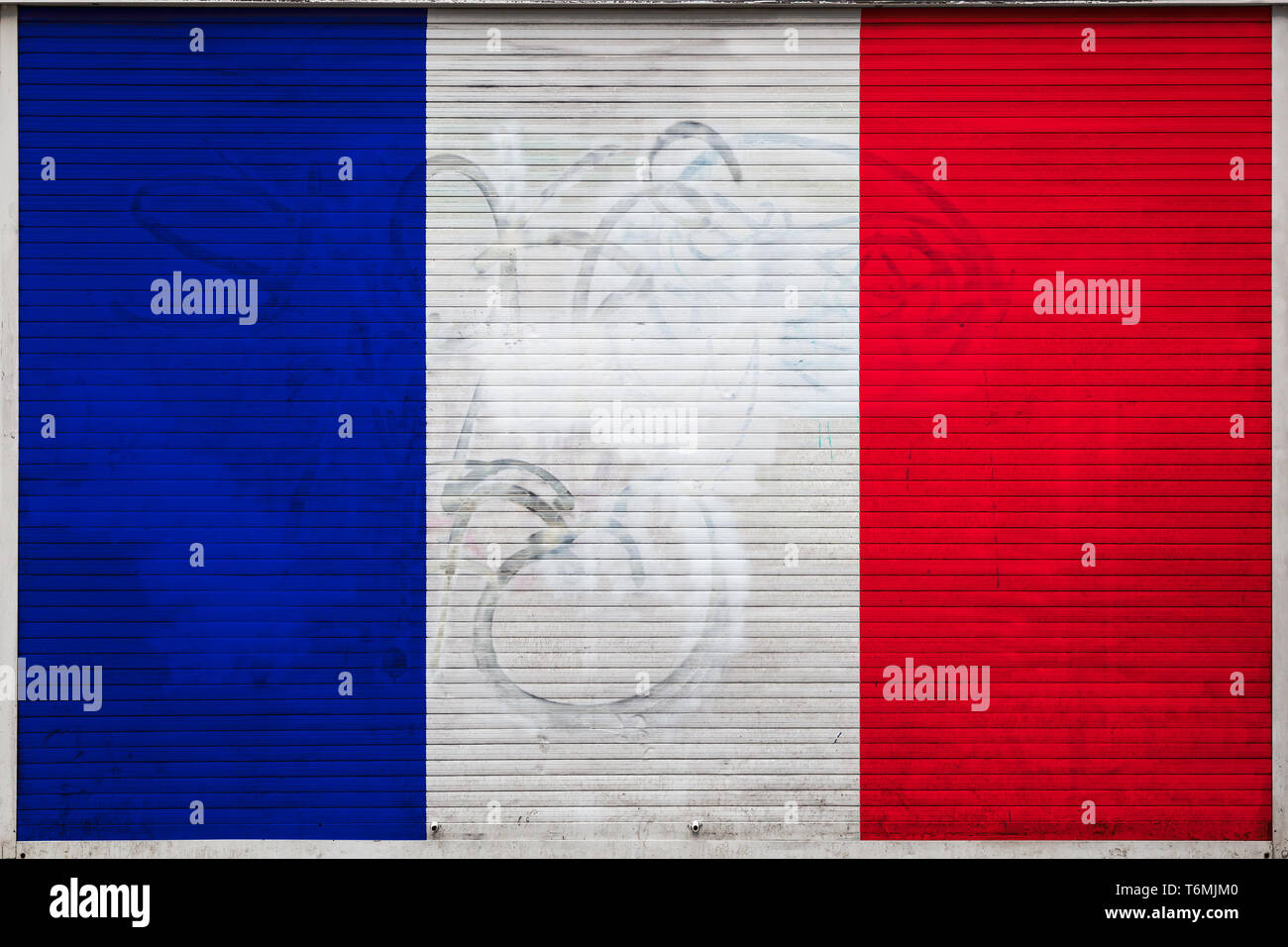 Close-up de vieux métal mur avec drapeau national de la France. Concept ...