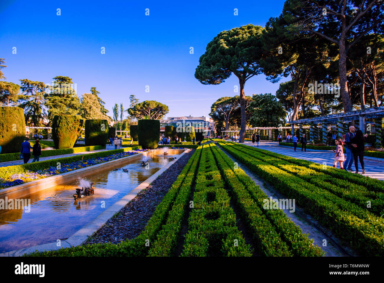 Le "Parc" Buen Retiro à Madrid. Le parc du Retiro est un des plus ...