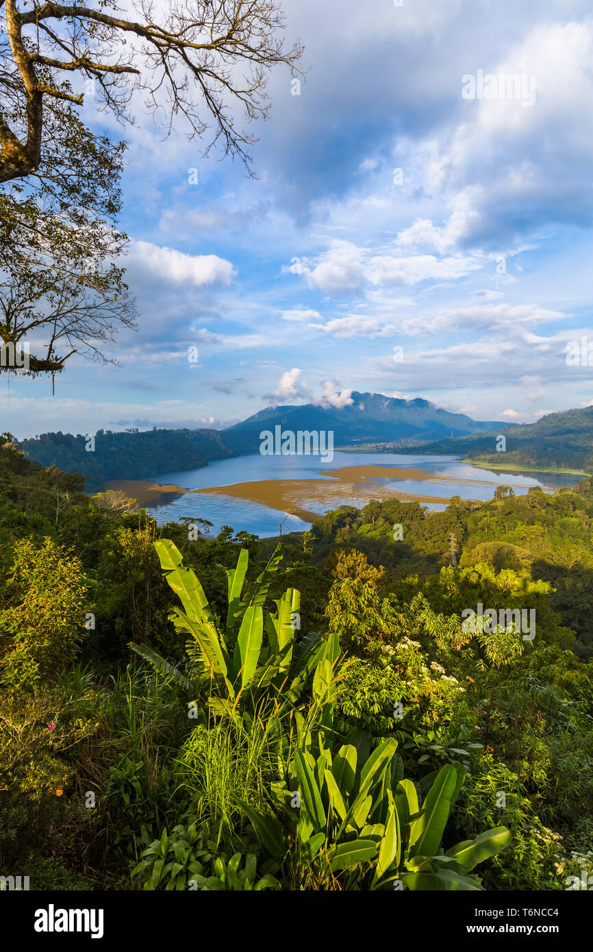 Lake buyan Banque de photographies et d’images à haute résolution - Alamy