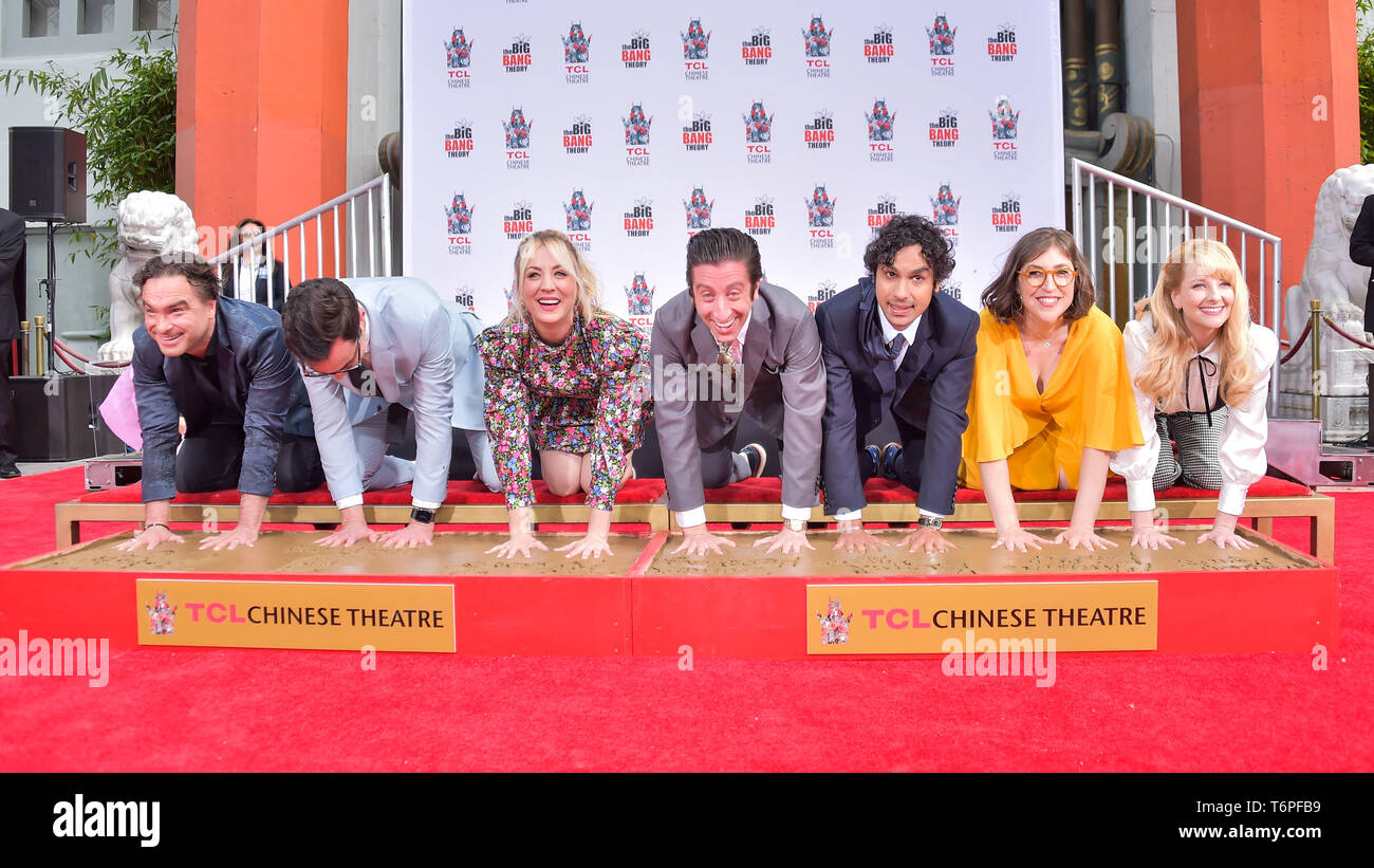 Mayim bialik and kunal nayyar Banque de photographies et d’images à ...