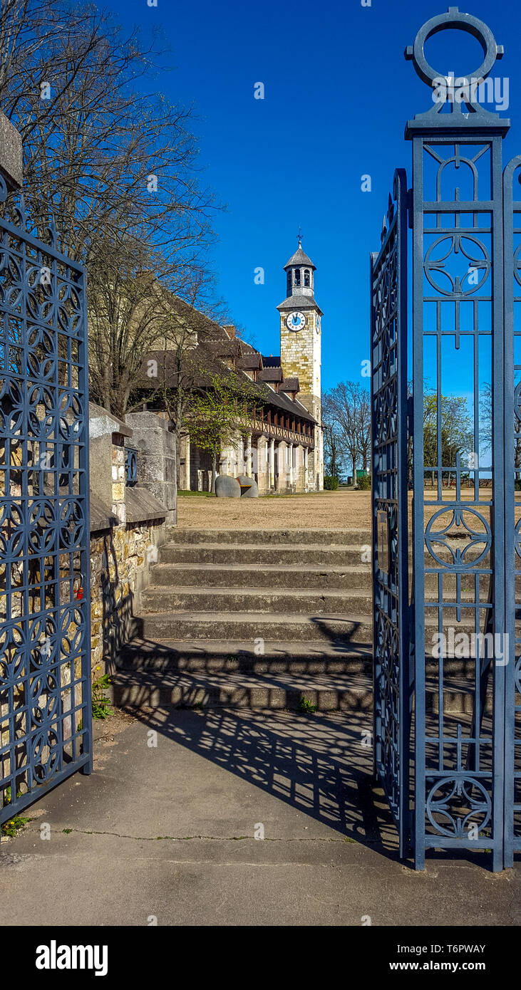 France auvergne montlucon castle Banque de photographies et d’images à ...