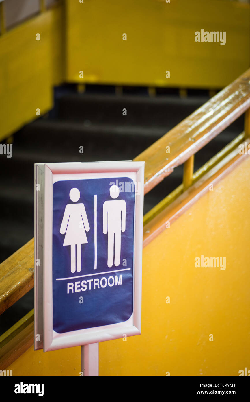 Détails des couleurs d'un indicateur de signe WC Photo Stock - Alamy