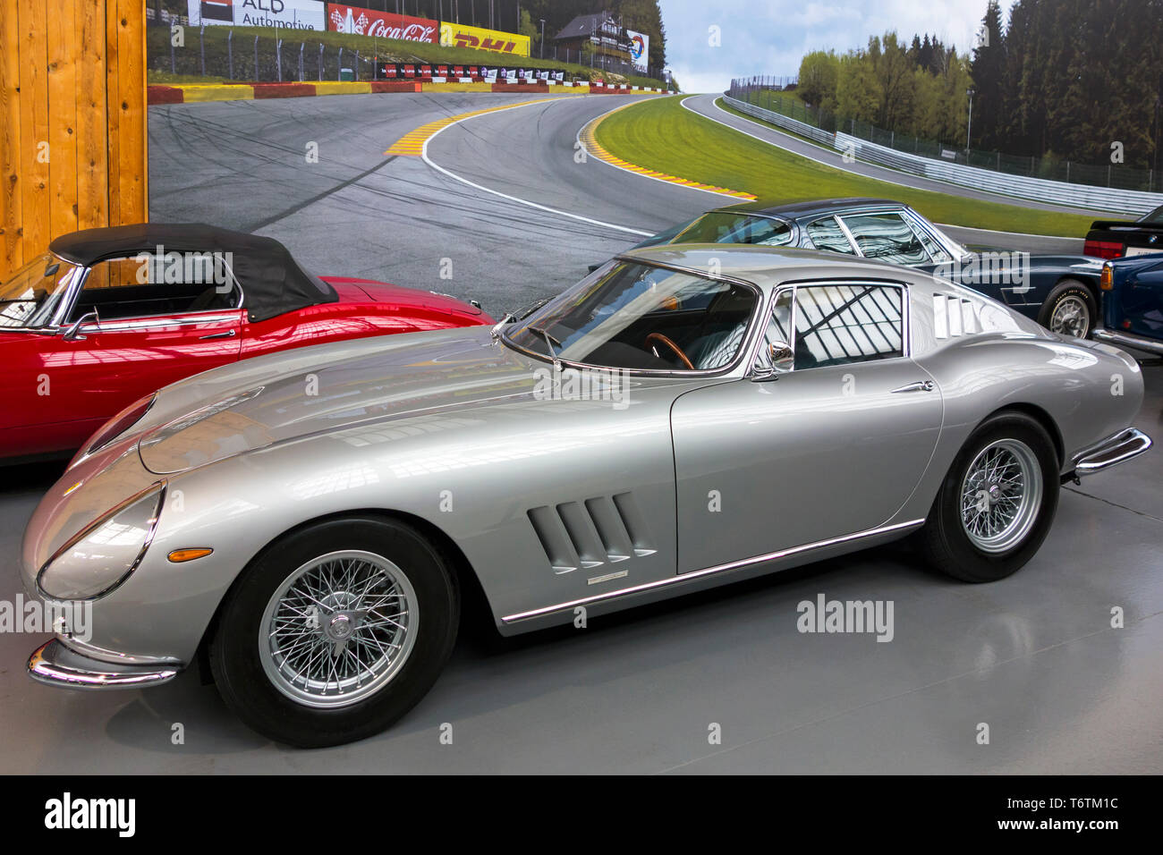 1965 Ferrari 275 GTB, vintage Italian V12-powered coupé deux places à l ...