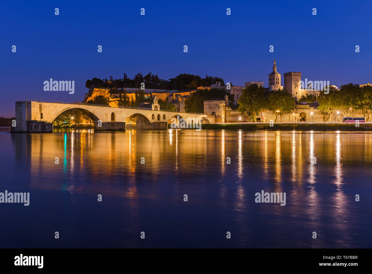 Skyline avignon france Banque de photographies et d’images à haute ...