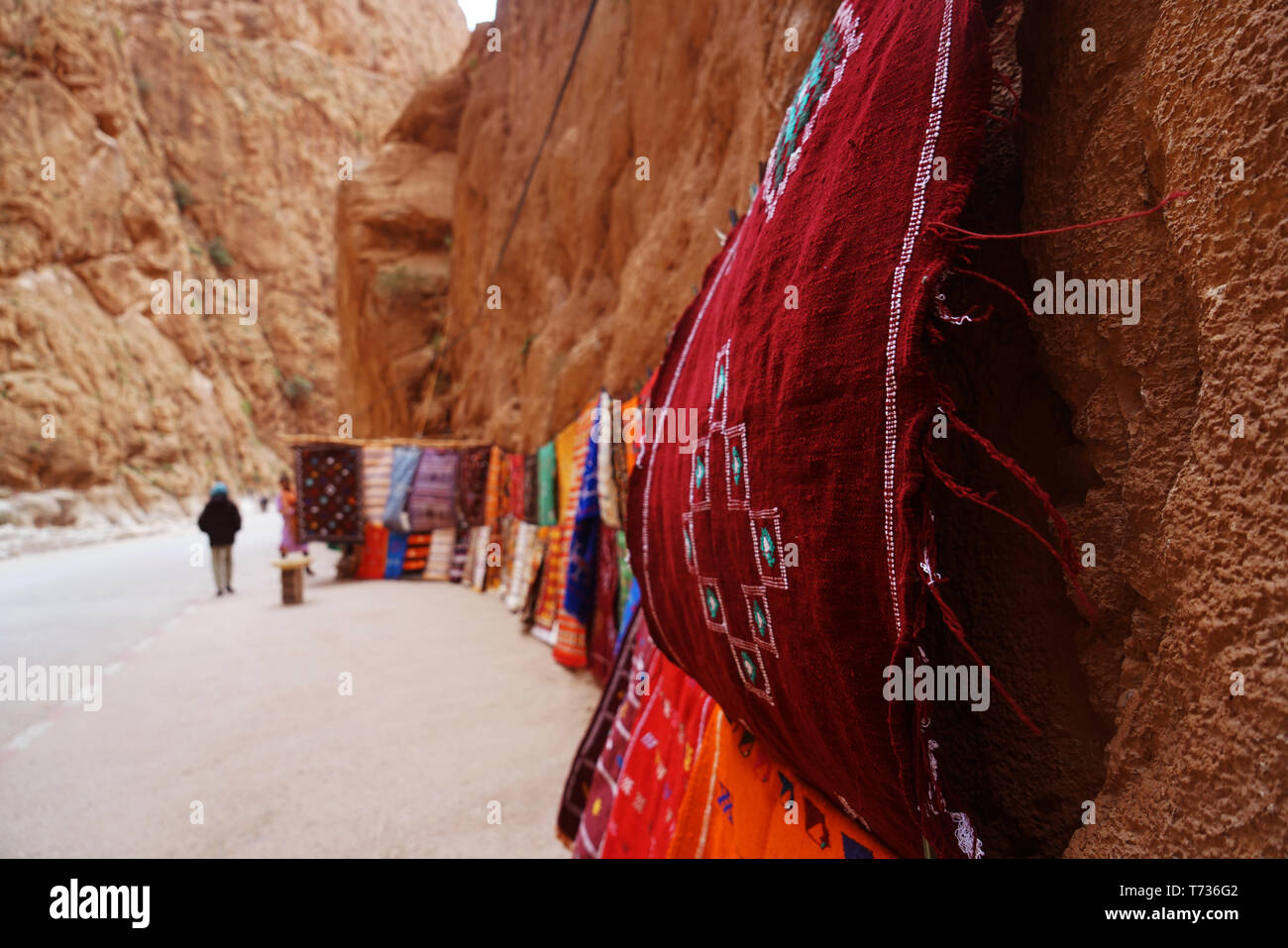 Artisanat, y compris les tapis et textiles fabriqués localement par les ...