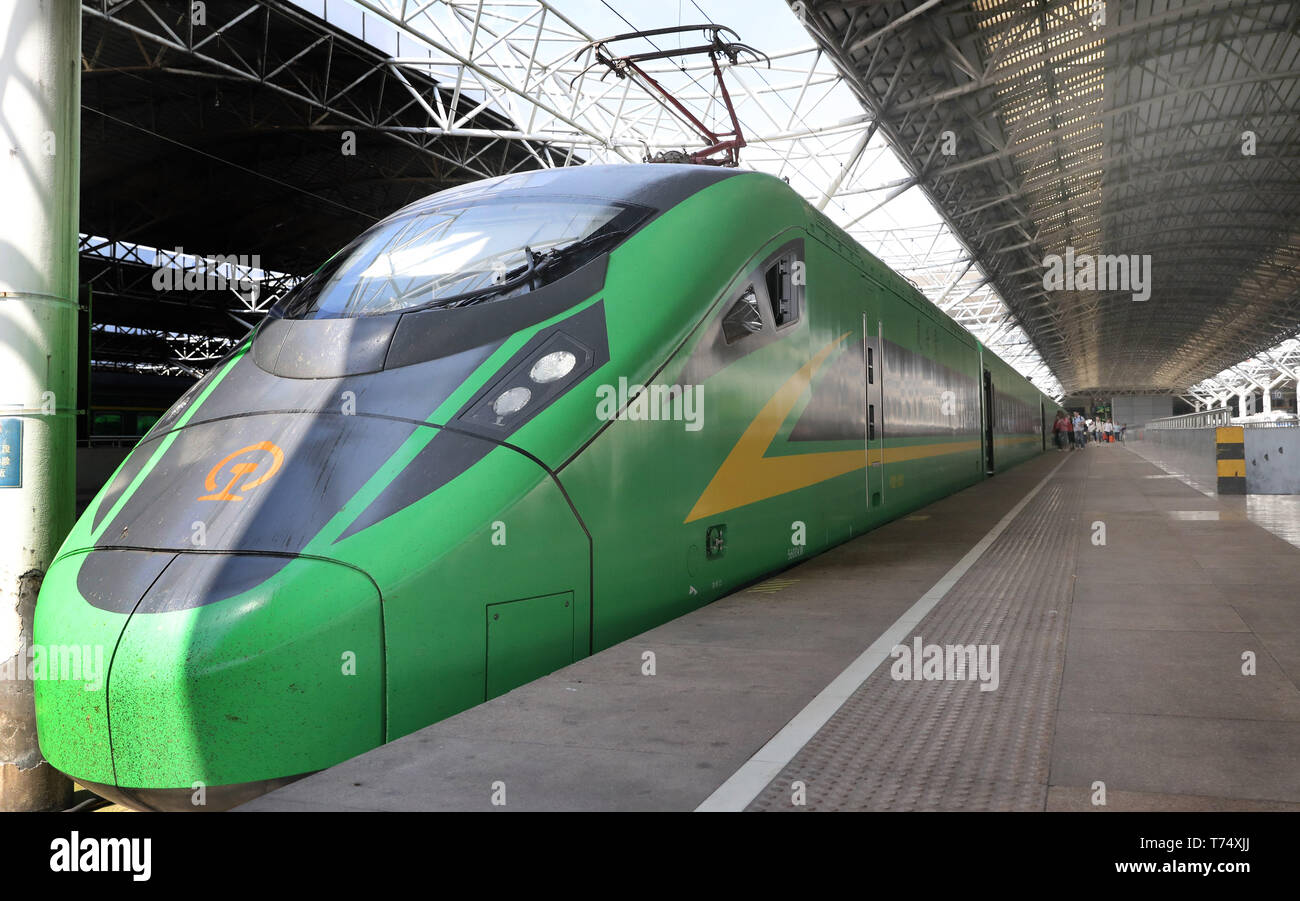 China railway cr200j Banque de photographies et d’images à haute ...