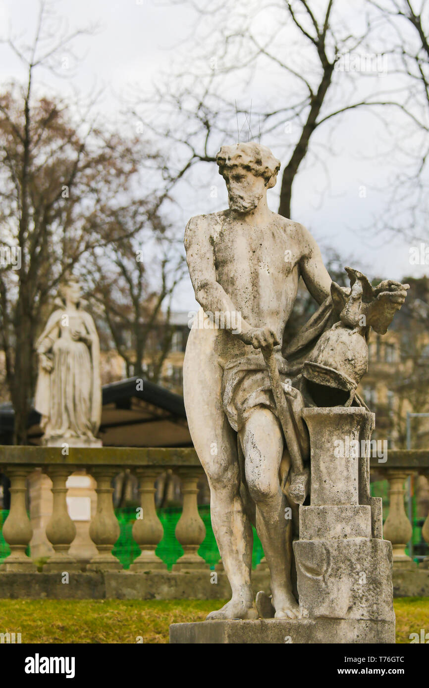 Statue de Vulcain, dieu romain du feu dans l'ancienne religion romaine ...