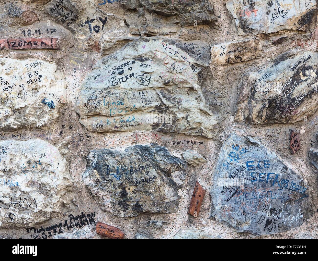 Les inscriptions de mur à la Tour de Galata à Istanbul présentant une ...
