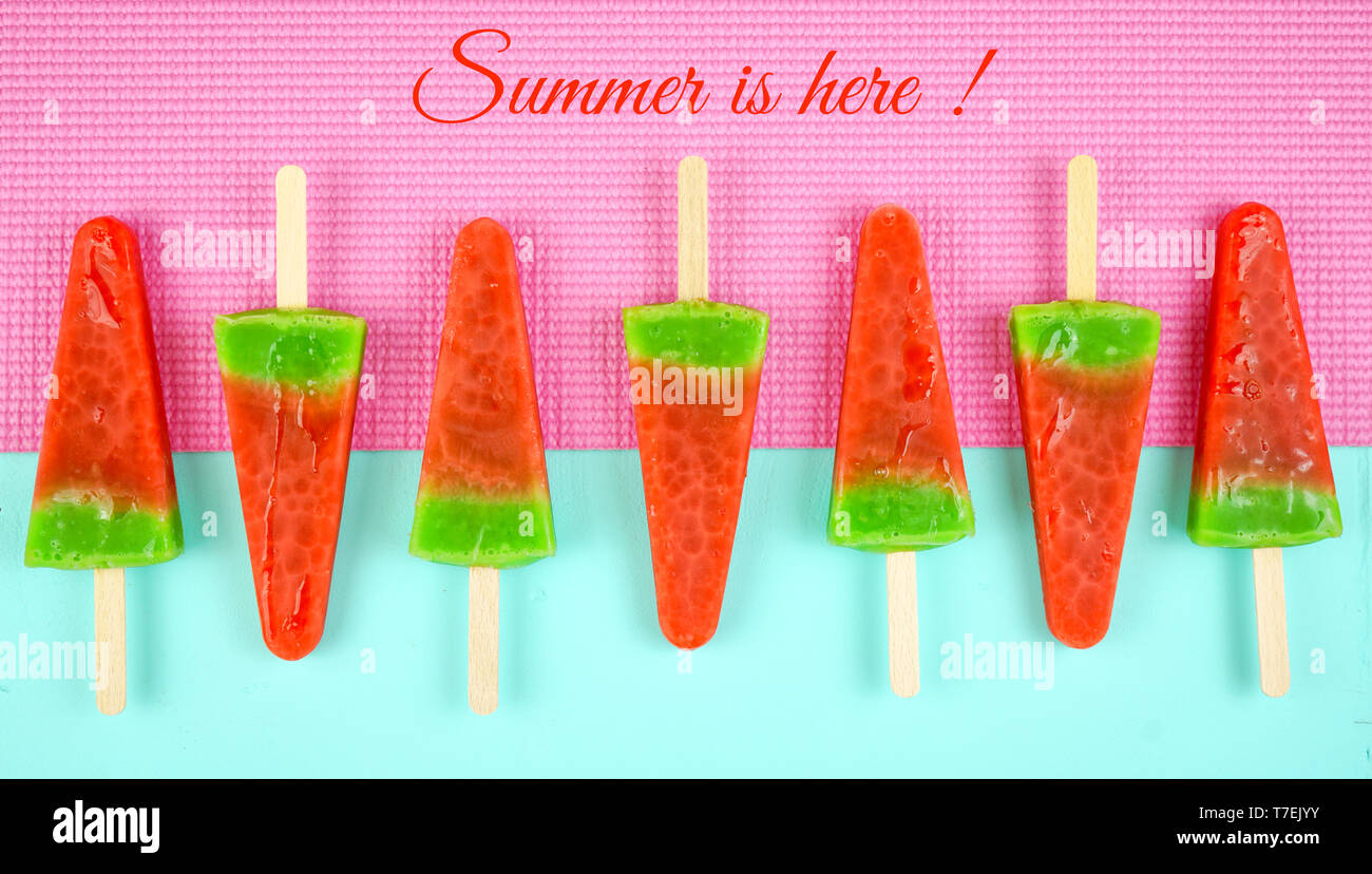 Melon d'été à saveur de crème glace thème les sucettes glacées sur fond ...