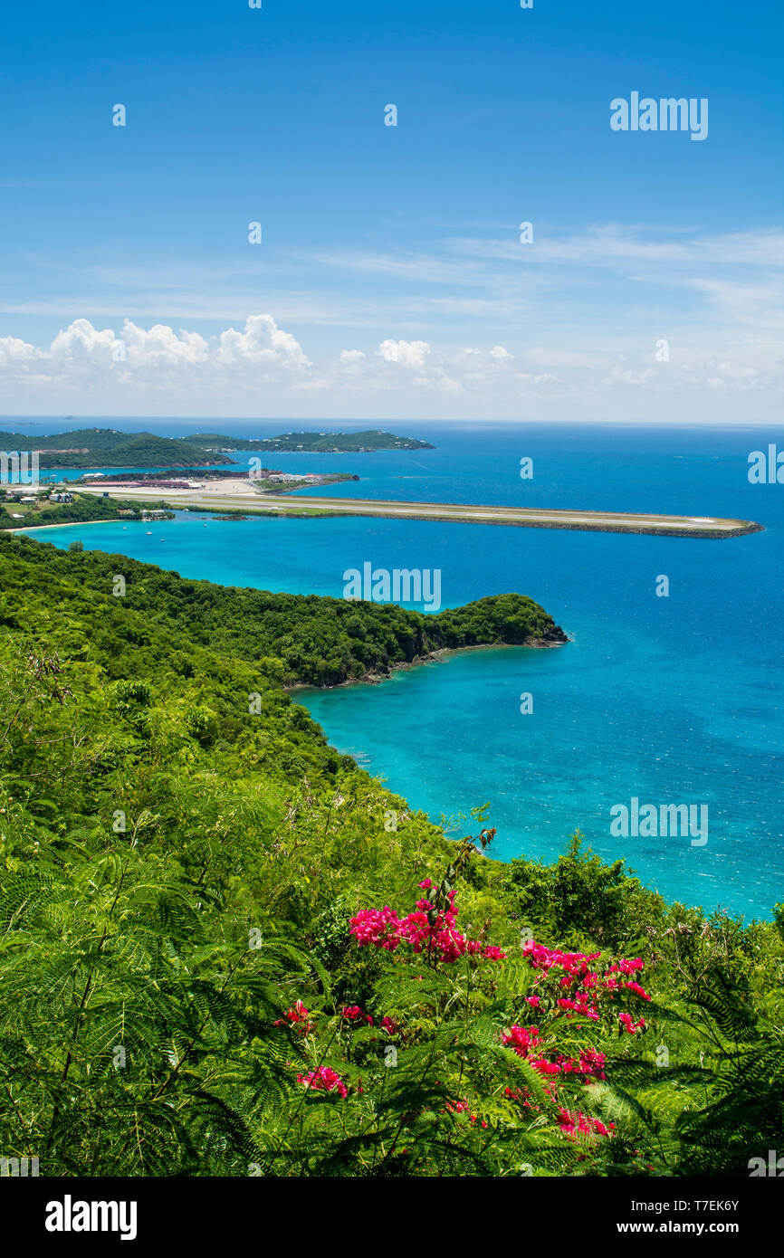 St thomas cyril king e airport Banque de photographies et d’images à ...
