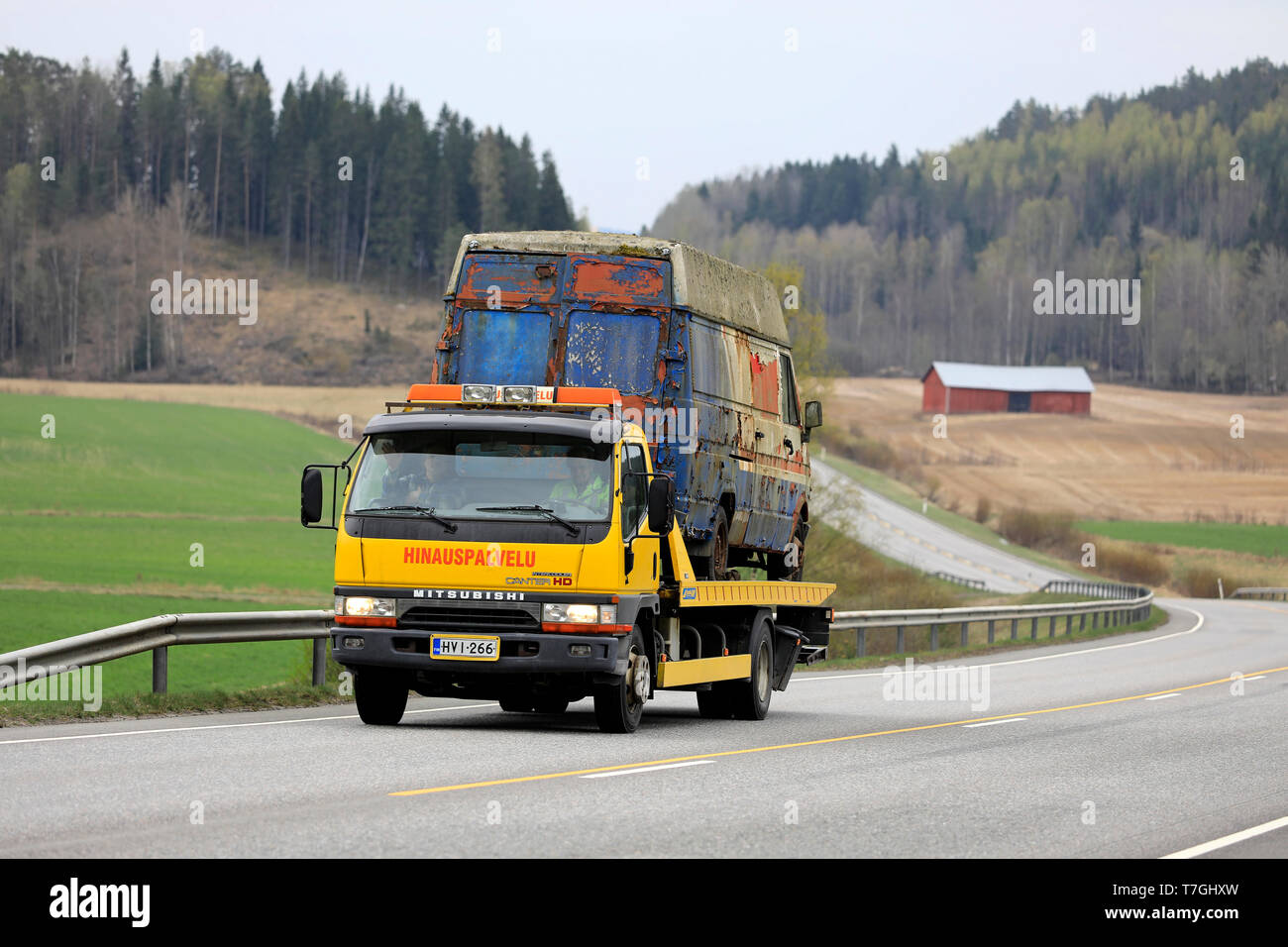 Mitsubishi canter fuso Banque de photographies et d’images à haute ...