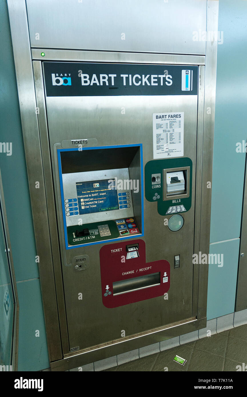 Train ticket machine and usa Banque de photographies et d’images à ...