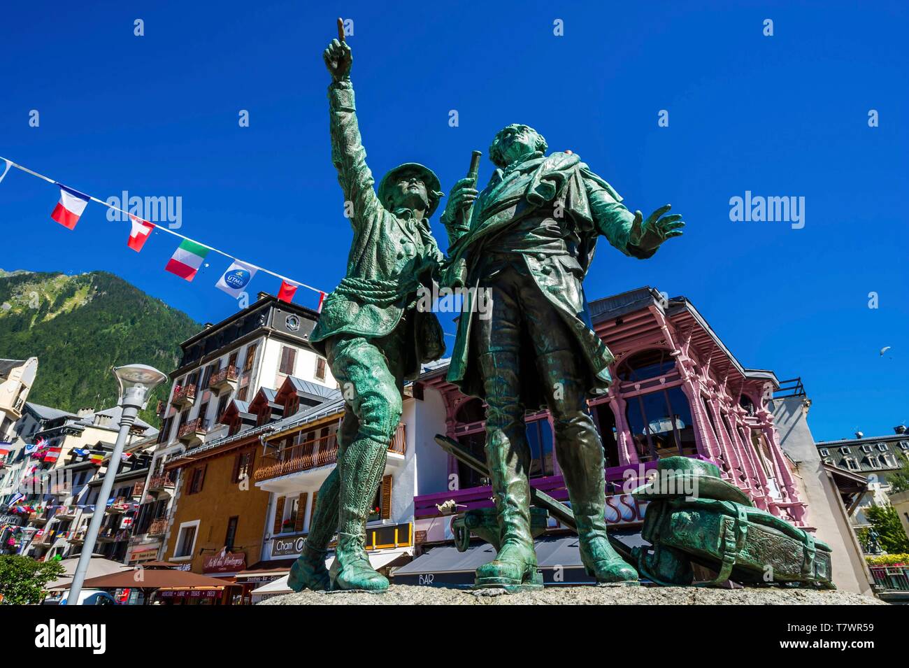 France, Haute-Savoie, Chamonix-Mont-Blanc, de la statue de Jacques ...