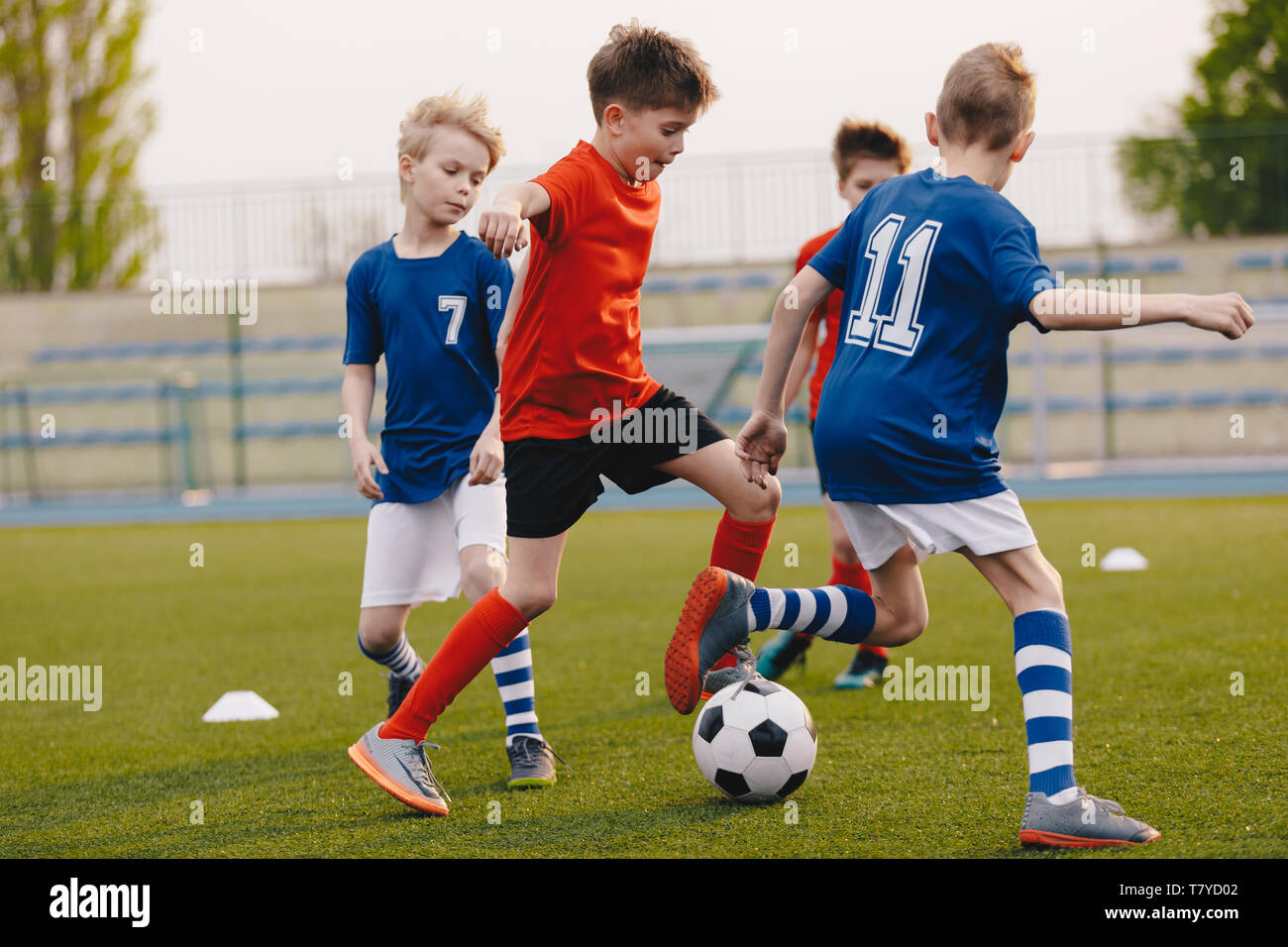 Jeune Football Banque d'image et photos - Alamy