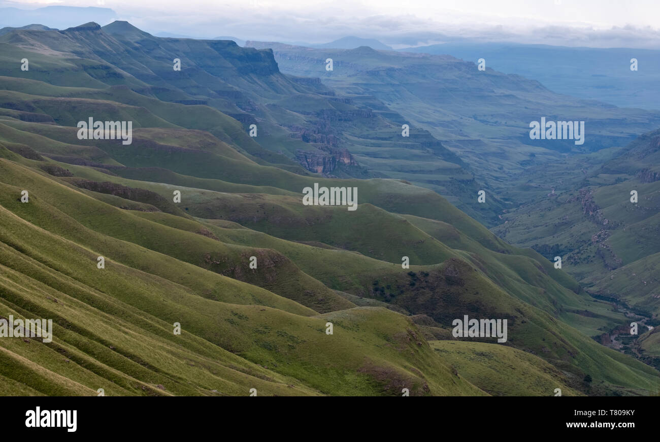 Le Sani Pass, rural route de terre reliant Hluhluwe en Afrique du Sud à ...
