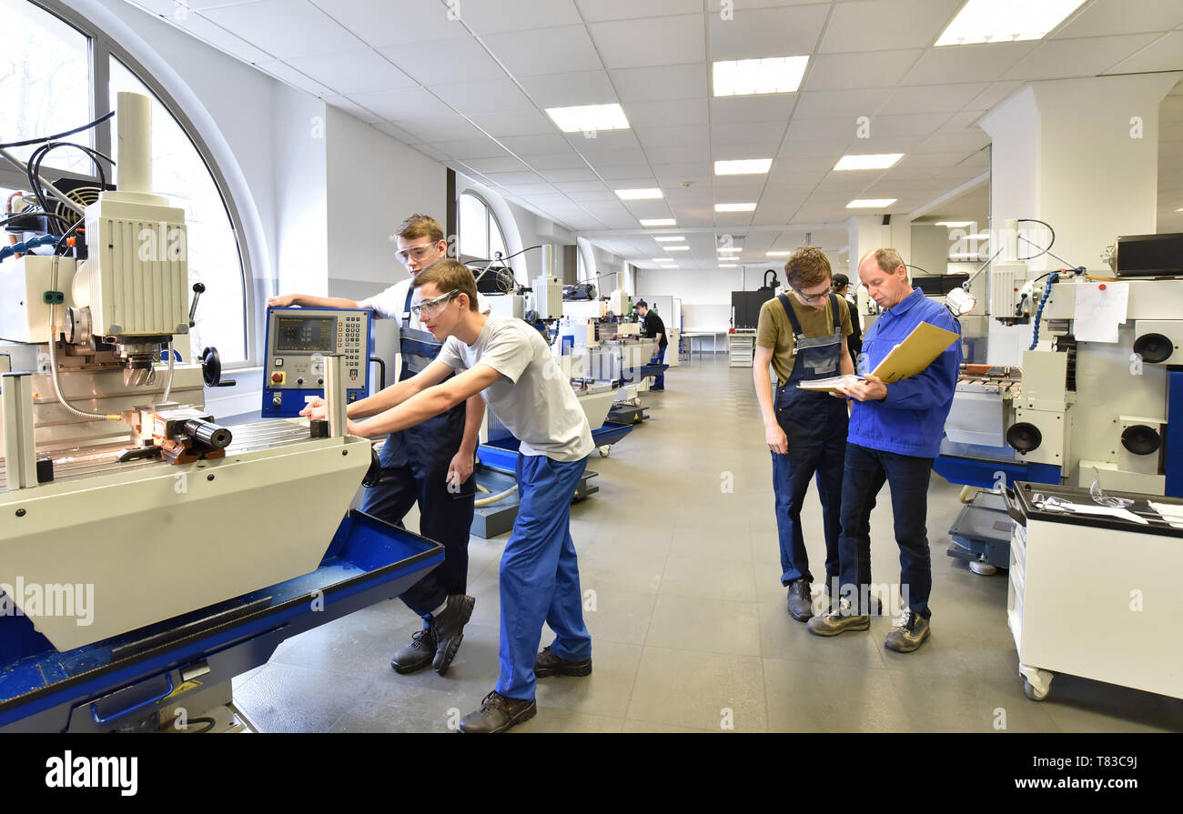 Cape ou cap ou cap formation professionnelle Banque de photographies et ...