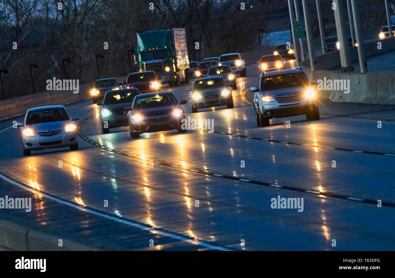 Traffic cars highway montreal Banque de photographies et d’images à ...