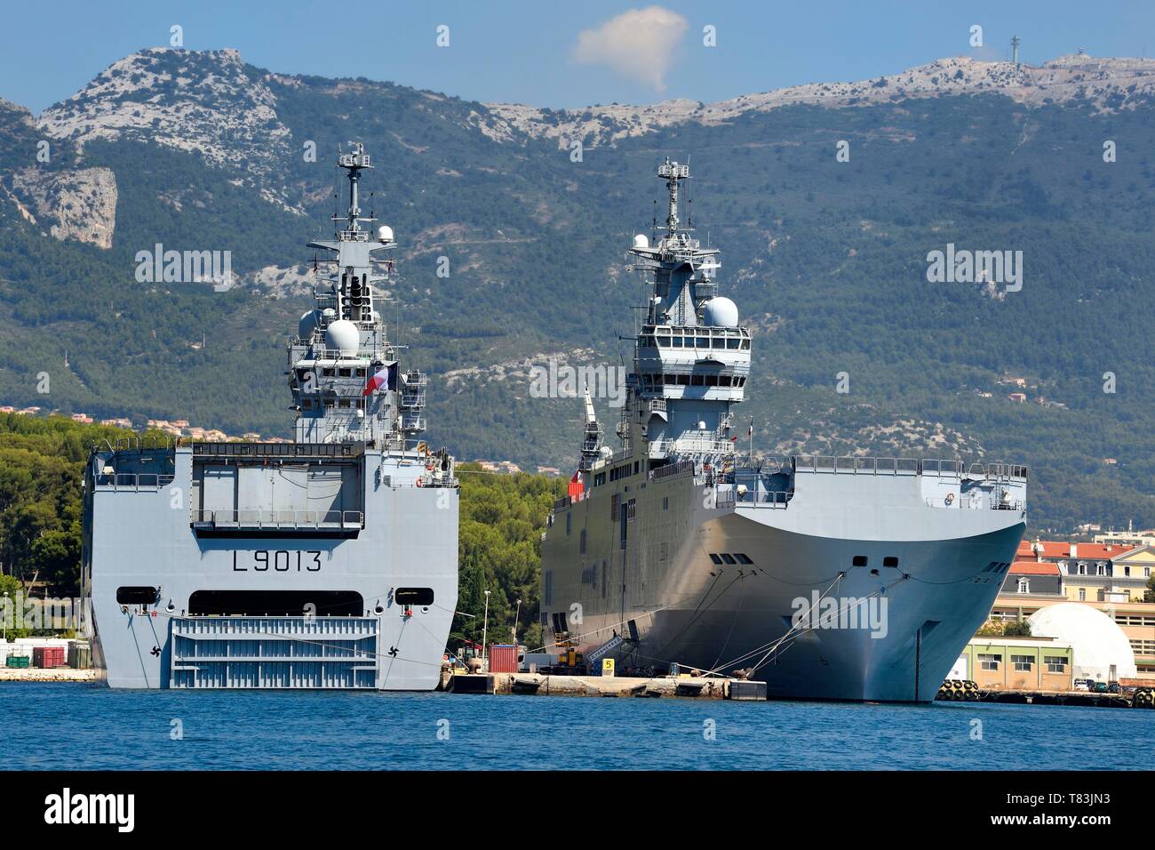 Navire d'assaut amphibie classe mistral Banque de photographies et d ...