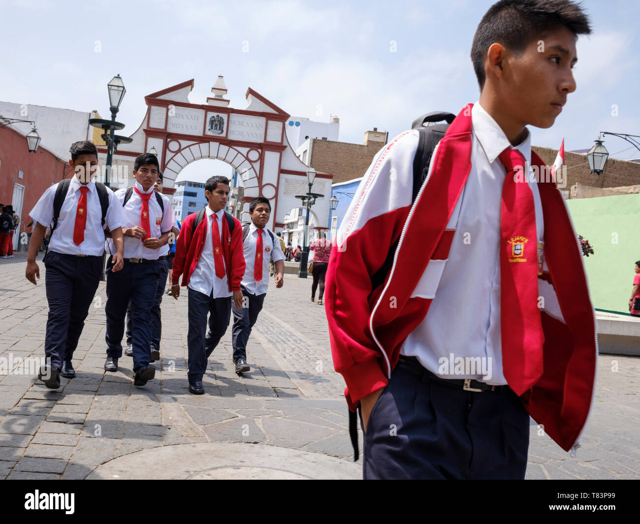 Peru school uniform Banque de photographies et d’images à haute ...