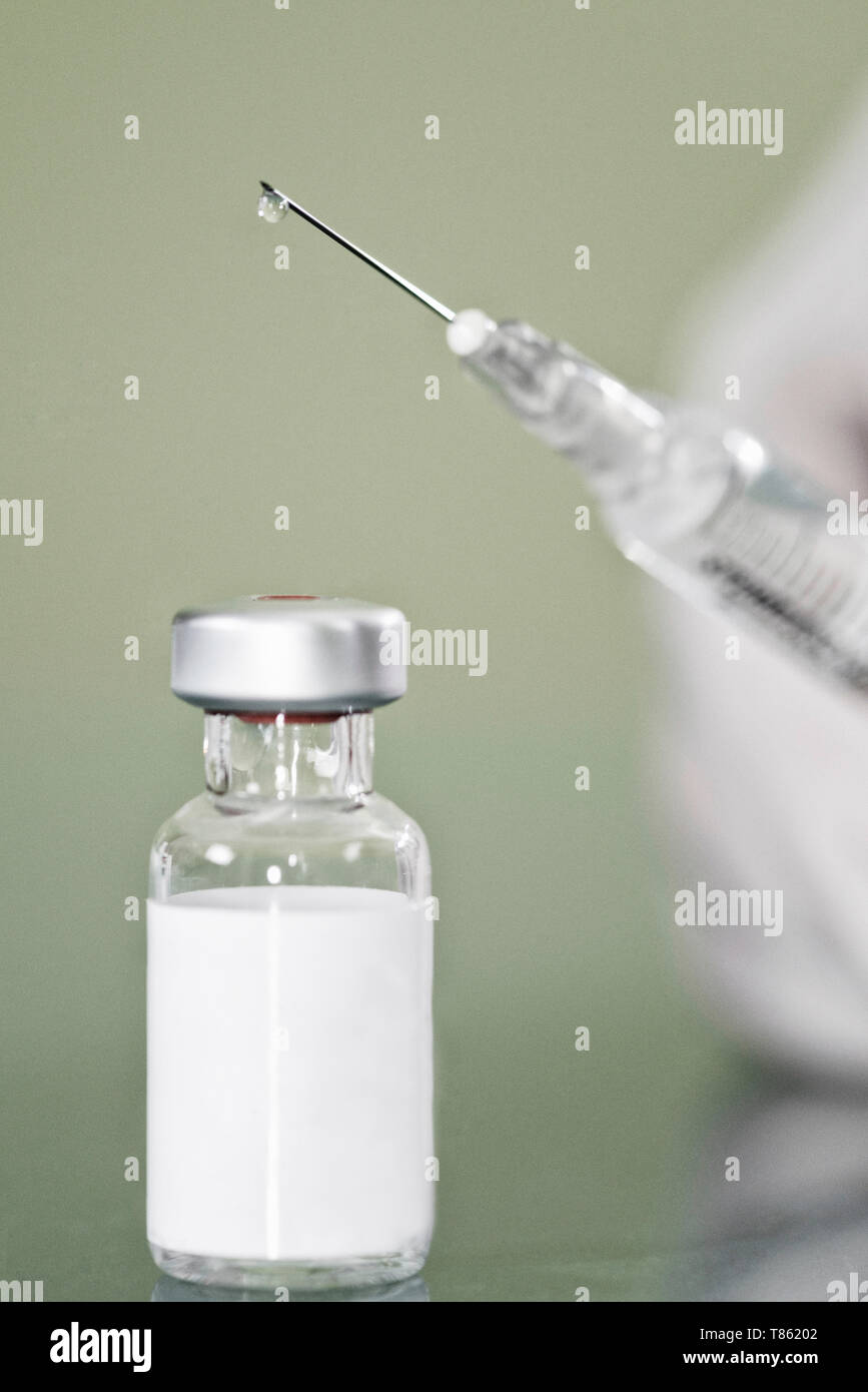 Injection de vaccination contre la polio Banque de photographies et d’images à haute résolution ...