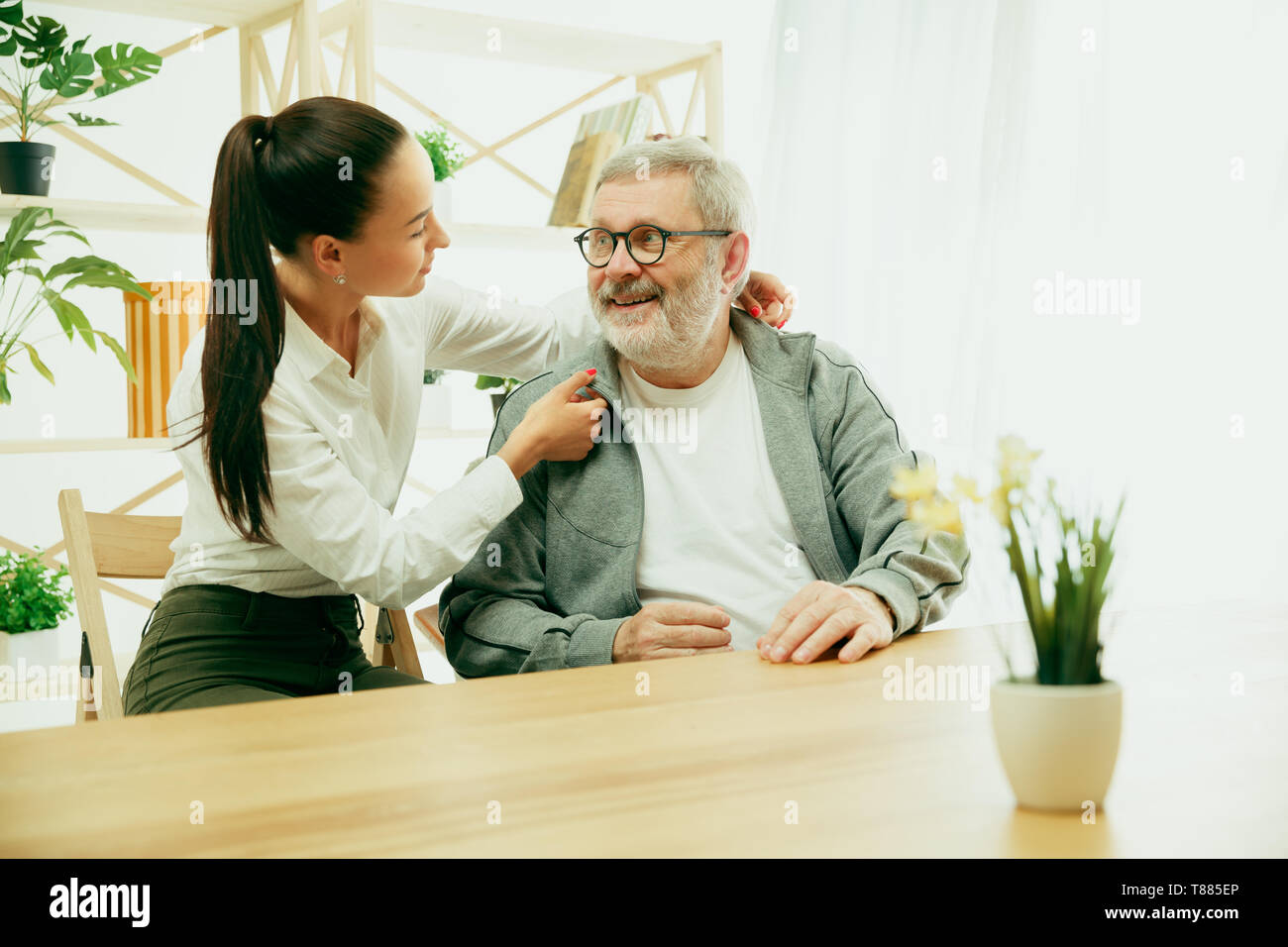 Papy et fille Banque de photographies et d’images à haute résolution ...