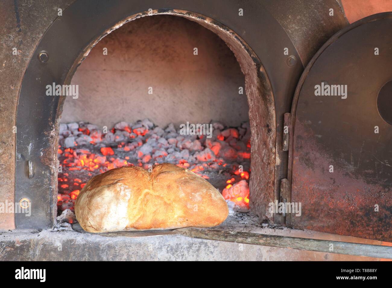 Le Portugal, l'île de Madère, Santana, Quinta do Furao, bolo do caco ...