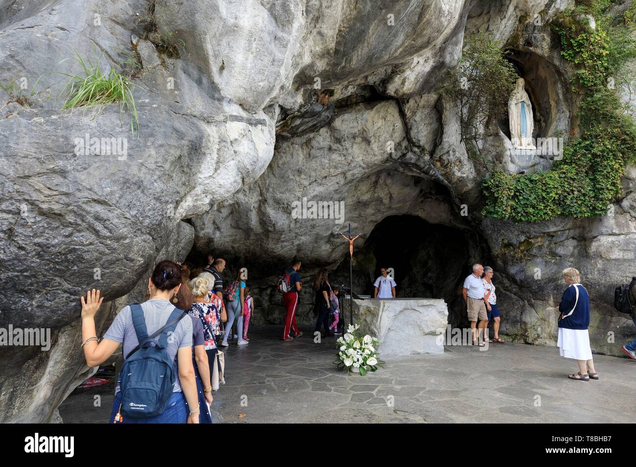 Grotte de lourdes Banque de photographies et d’images à haute ...