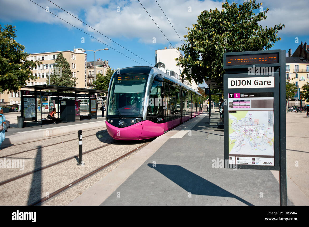 French tram dijon Banque de photographies et d’images à haute ...