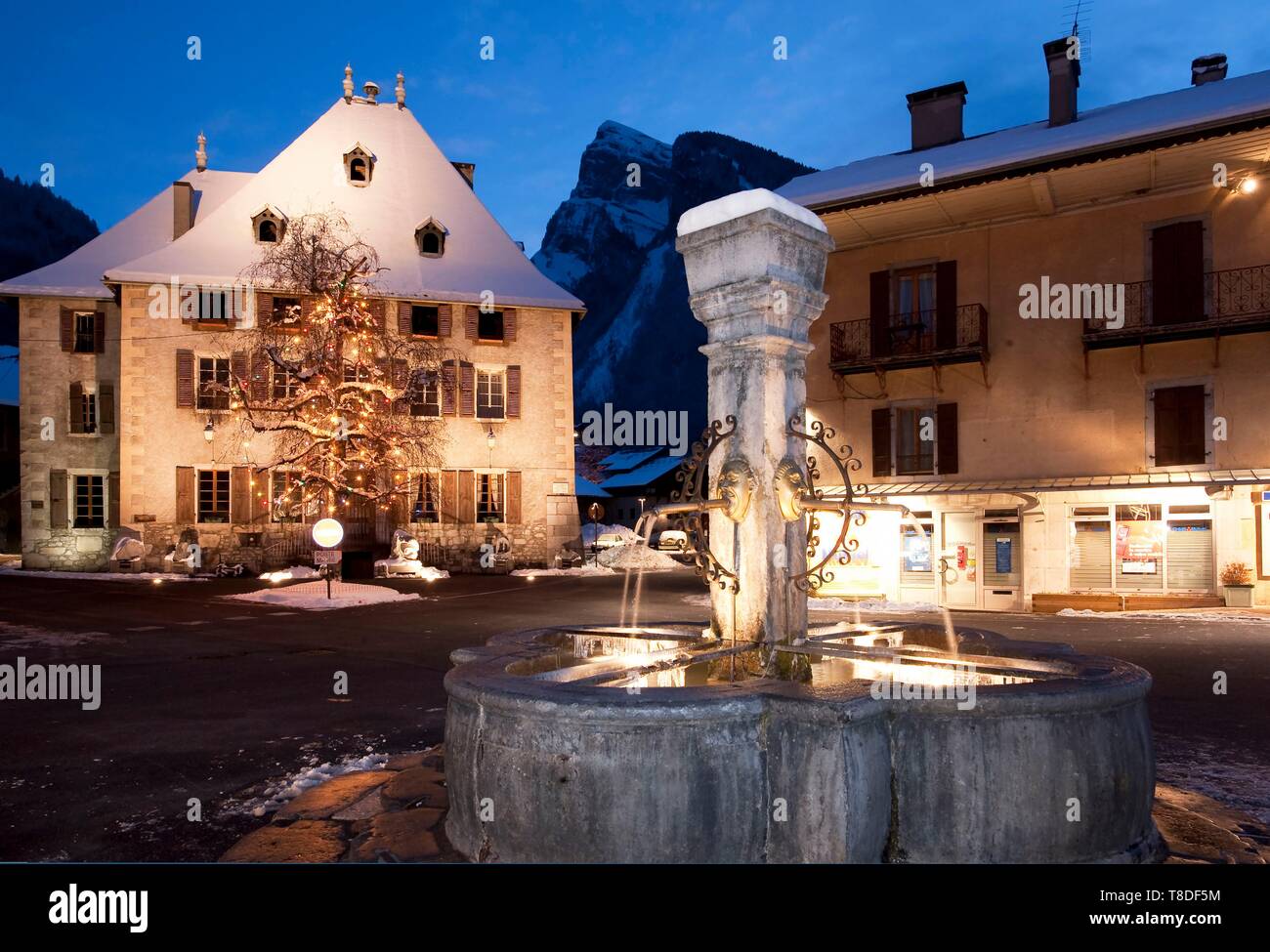 Samoens village Banque de photographies et d’images à haute résolution ...