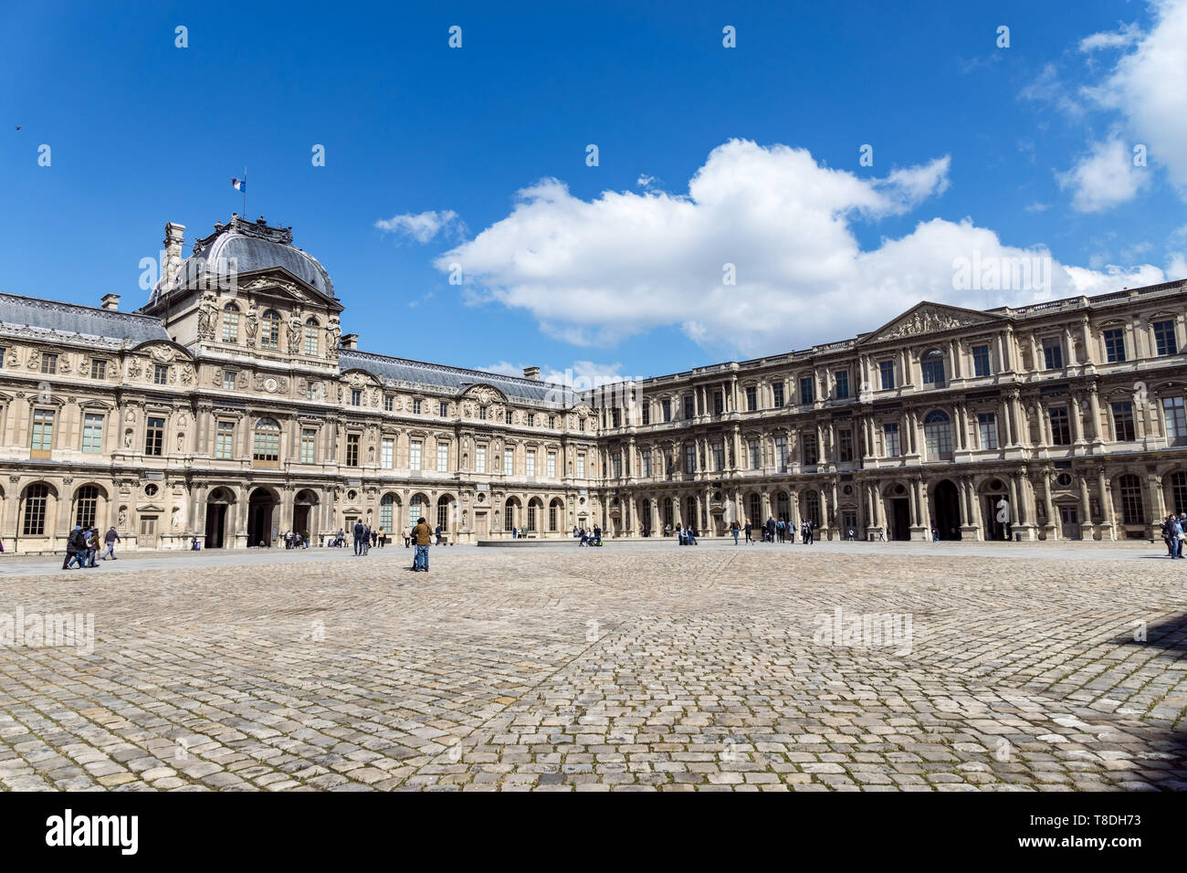 Cour carree du louvre Banque de photographies et d’images à haute ...