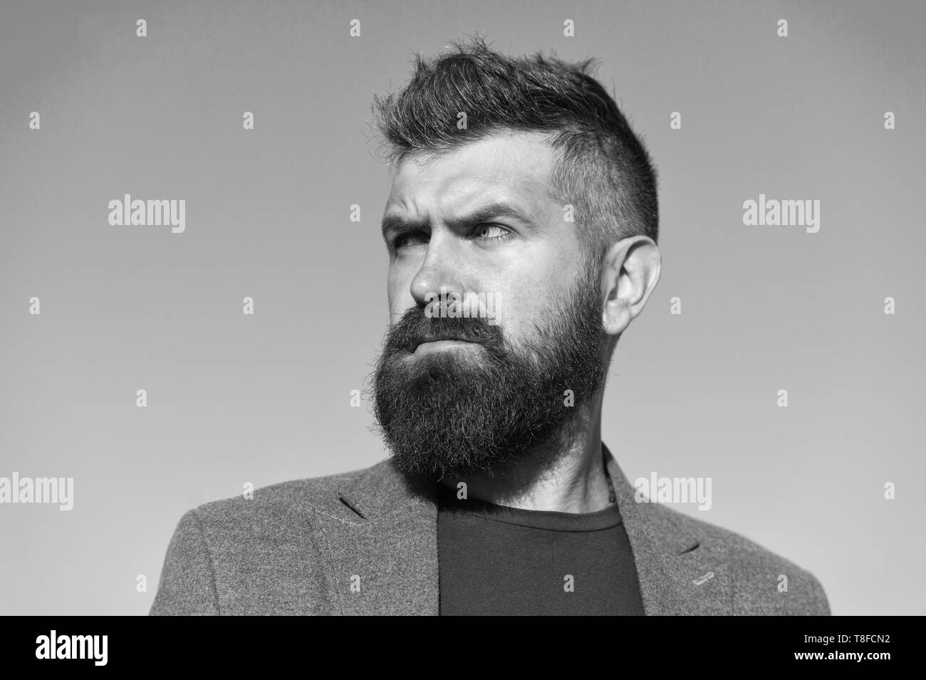 Hipster apparence. La mode de la barbe et coiffure concept. L'homme ...