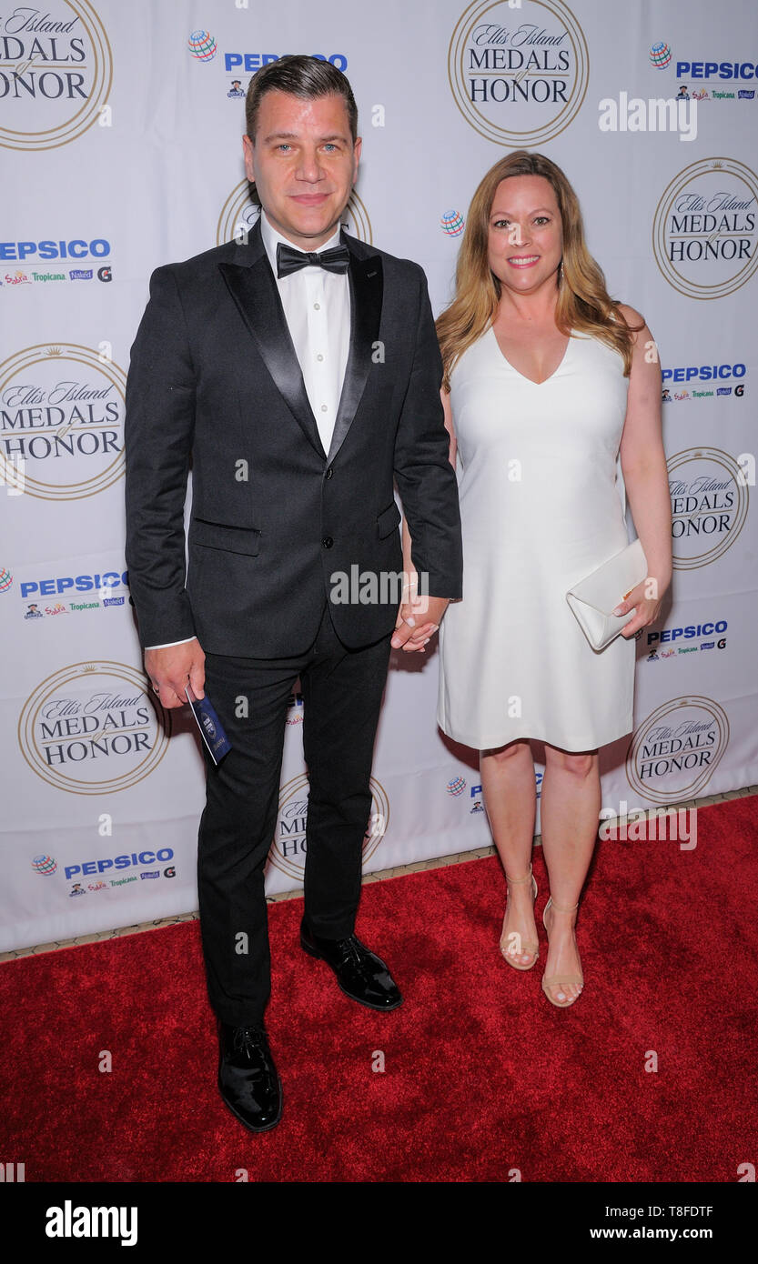 Ellis Island, NY - 11 mai 2019 : Tom Murro et Kelly Murro assister à la ...