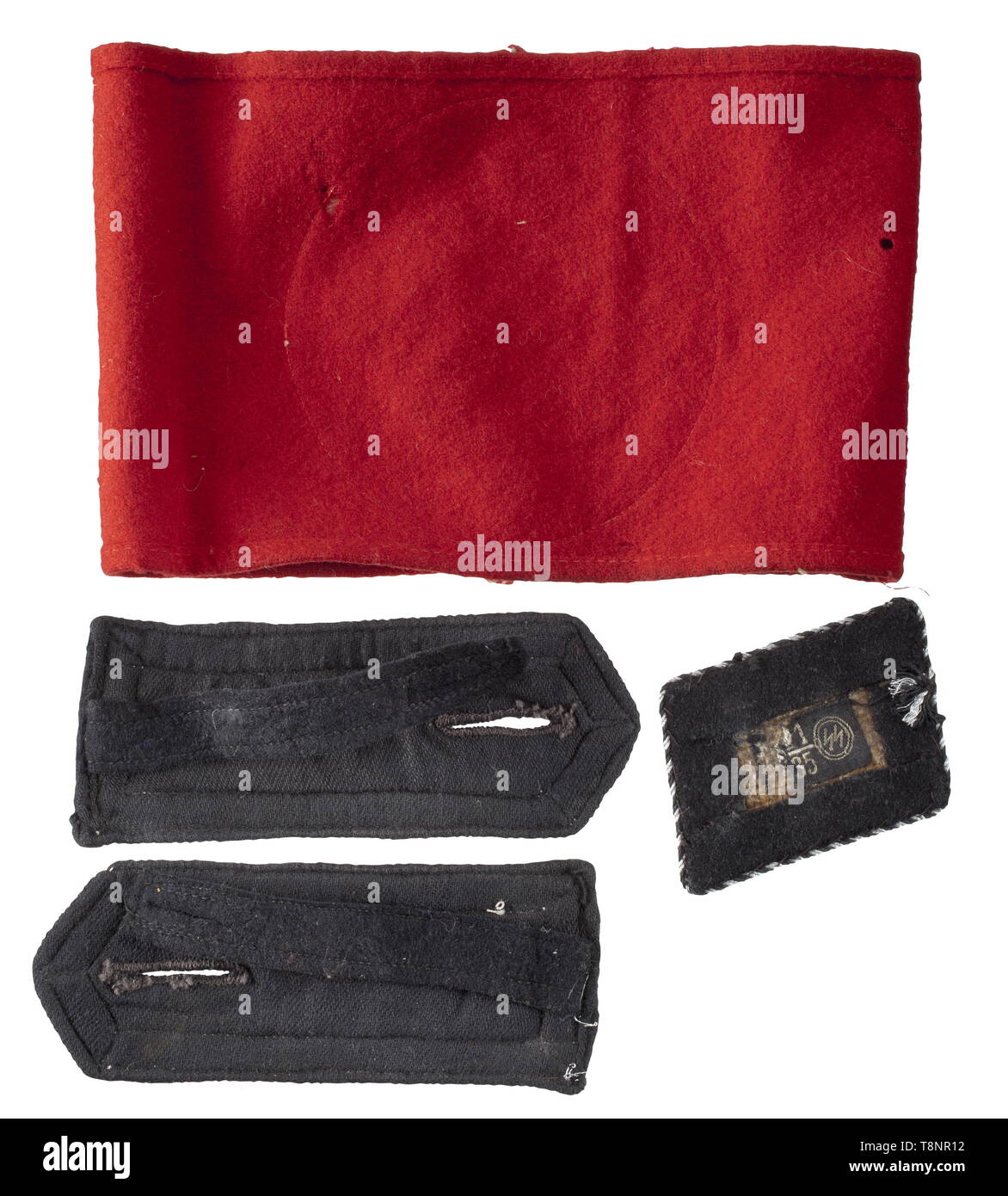 Insigne de membre de la SS-Nachrichtensturm des troupes aux attitudes ...