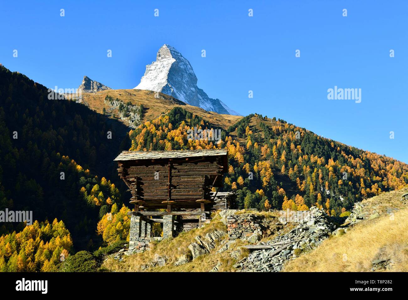 La Suisse, canton du Valais, Zermatt, Zmutt hameau en face du Cervin ...