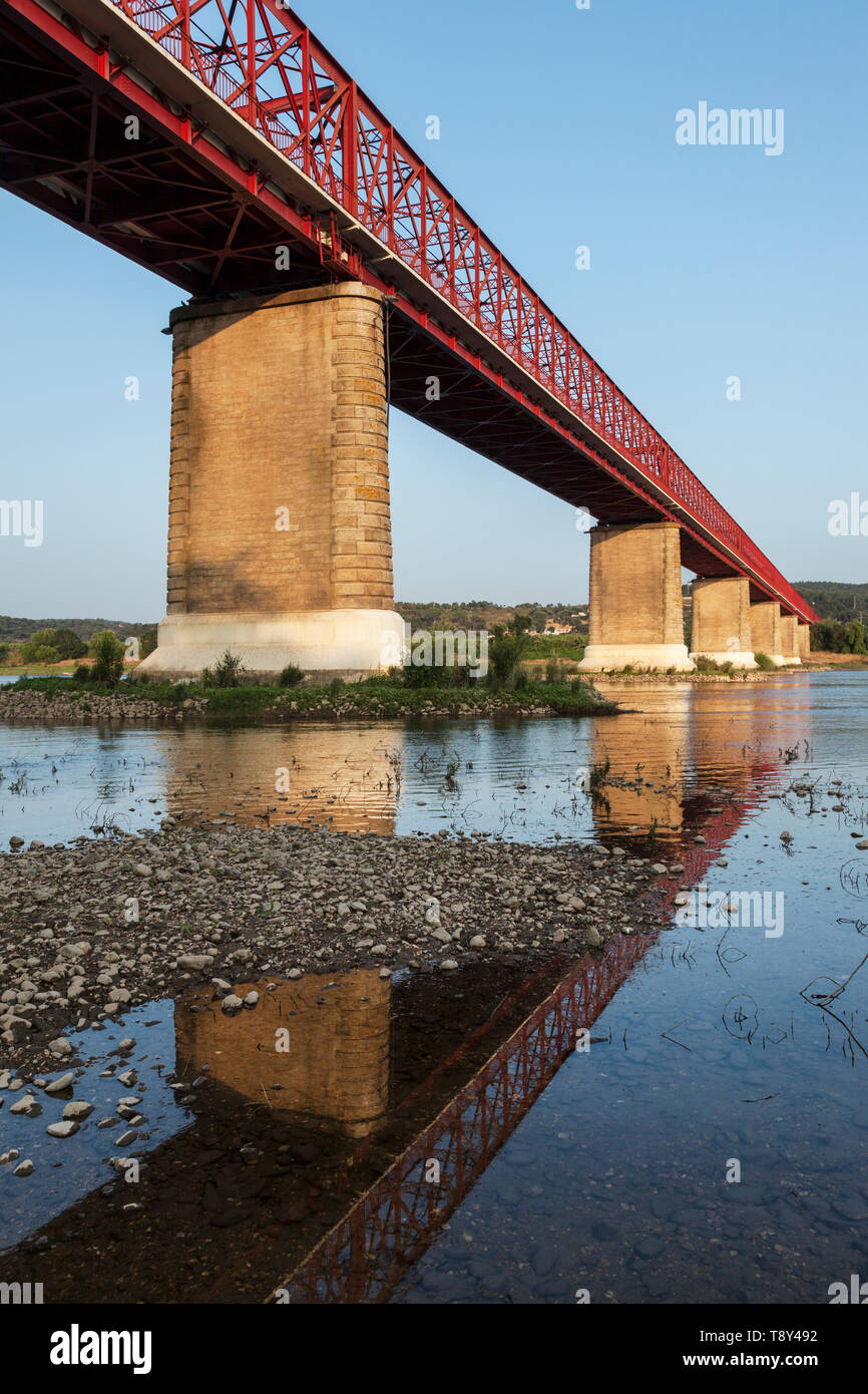 Pont de poutres en fer Banque de photographies et d’images à haute ...
