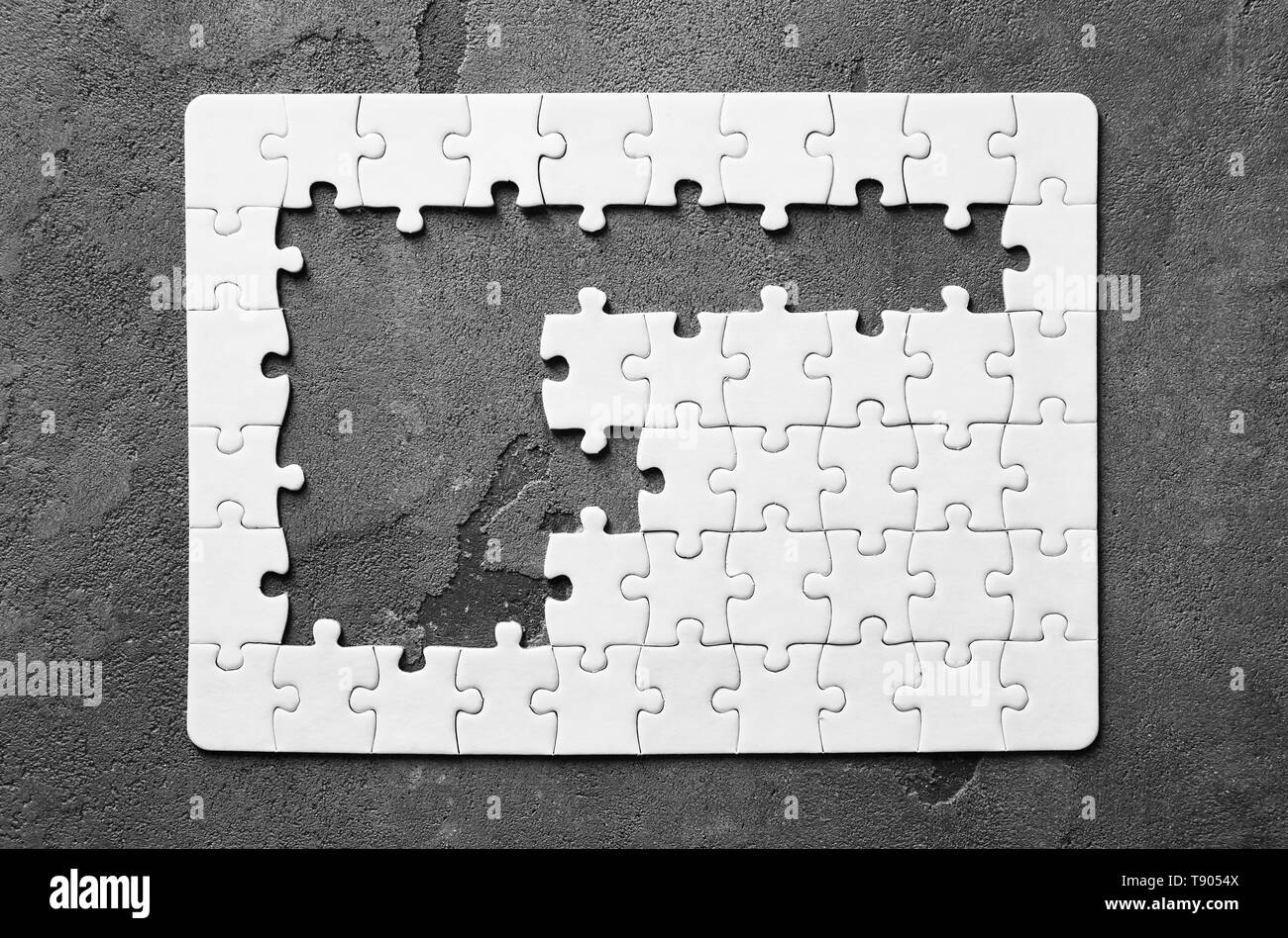 Incomplete jigsaw puzzle Banque de photographies et d’images à haute ...