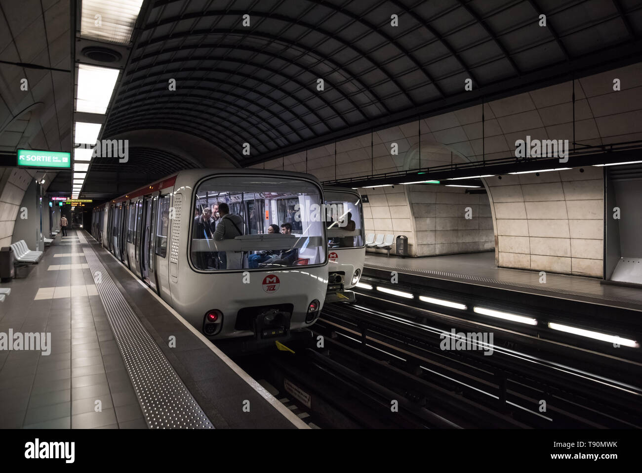Métro ligne d metro lyon Banque de photographies et d’images à haute ...