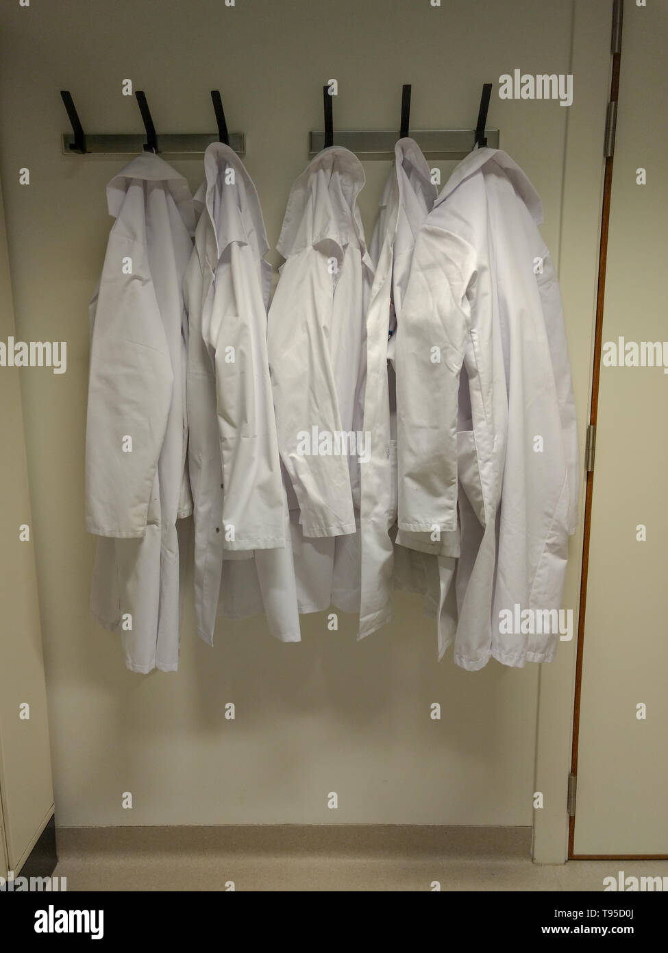 Lab coats Banque de photographies et d’images à haute résolution - Alamy
