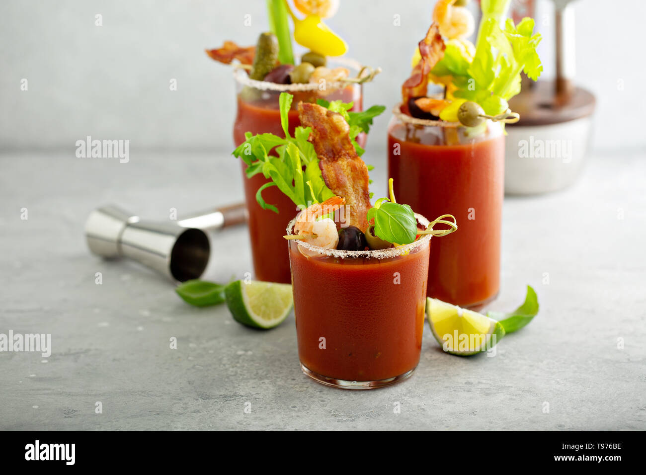 Bloody mary avec du bacon Banque de photographies et d’images à haute ...